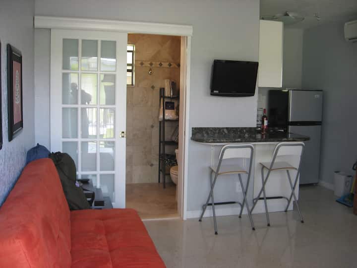 Just Steps To The Beach! Pool, Free Parking &Wi-fi - Hollywood