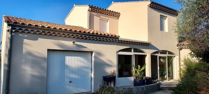 Entre Drôme Provençale Et Ardèche Méridionale - ibis Styles Montelimar Centre