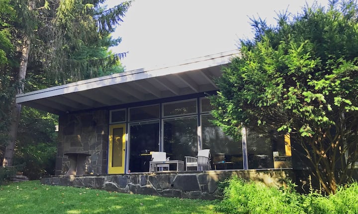 Mid-century Modern Gem, Heated Pool, 1 Mile From Town - Woodstock, NY