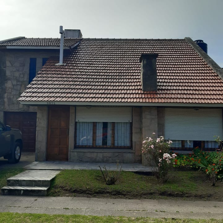 Casa Familiar En Punta Mogotes - Mar del Plata