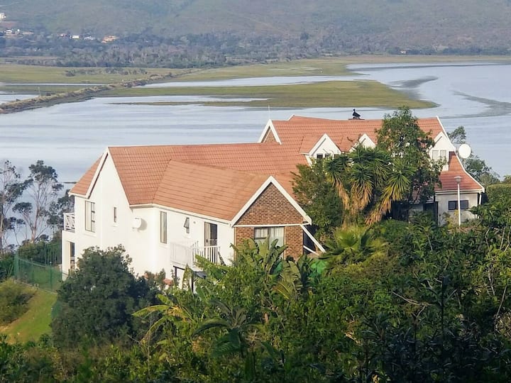Paradise House With Views & Concierge - Knysna