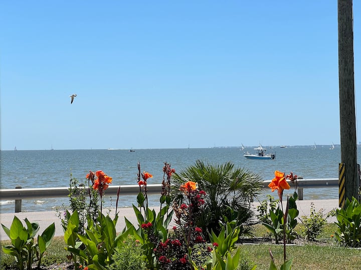 Spacious Beach House - Bay Front & Lake View - Seabrook, TX