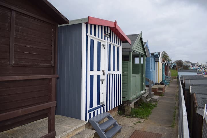 74b Southcliff 2nd Row  Walton On The Naze - Walton-on-the-Naze