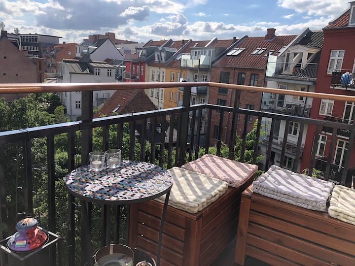 Central Lejlighed Med Altan. Hyggelig Og Lys. - Aarhus