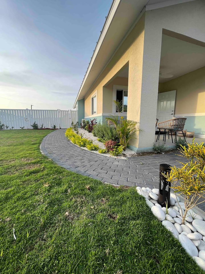 Oceana Cabaña - 3 Bed & 2 Bath - Jamaica