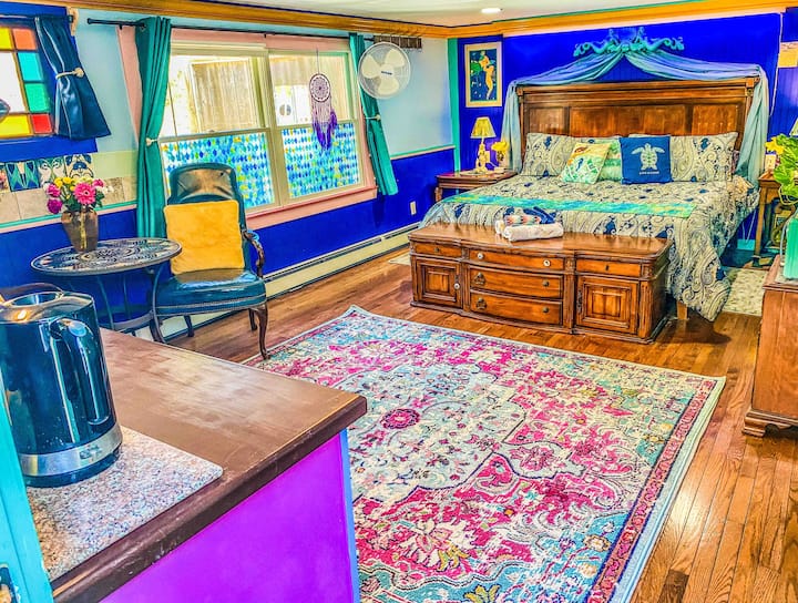Treetop Mermaid Suite W/ Hot Tub & Beaches Nearby - New England