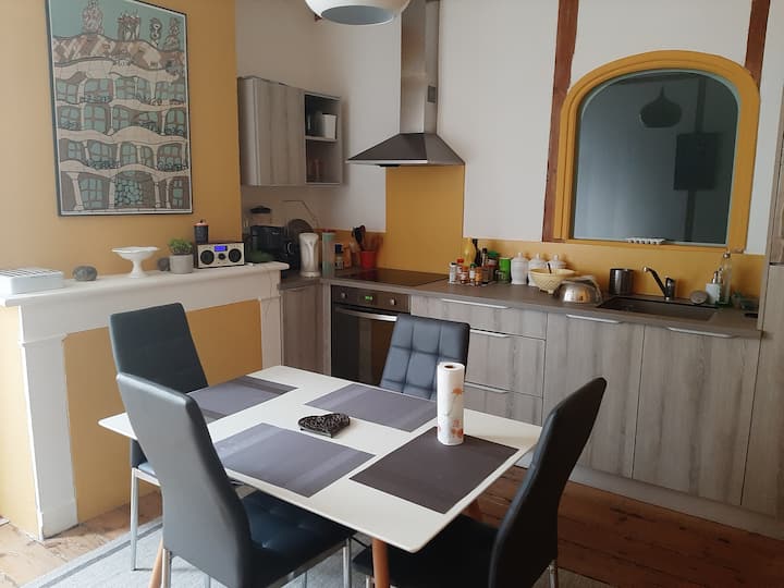 Appartement Au Sein D'une Maison Bien Située - Boé