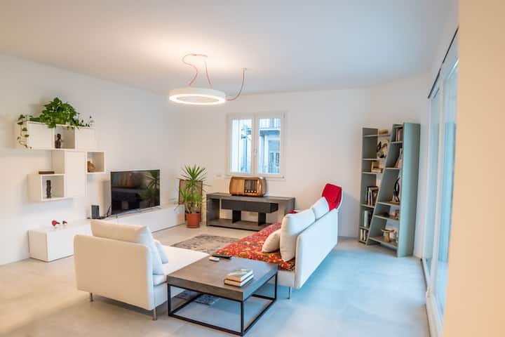 Brand New Design Apt - 2 Rooms 2 Bath 2 Carpark - Como