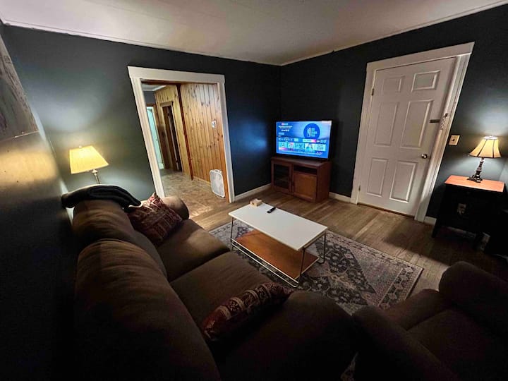 Cute Townhouse W 2 Bedroom & Parking In Utica #2 - Utica Zoo, Utica