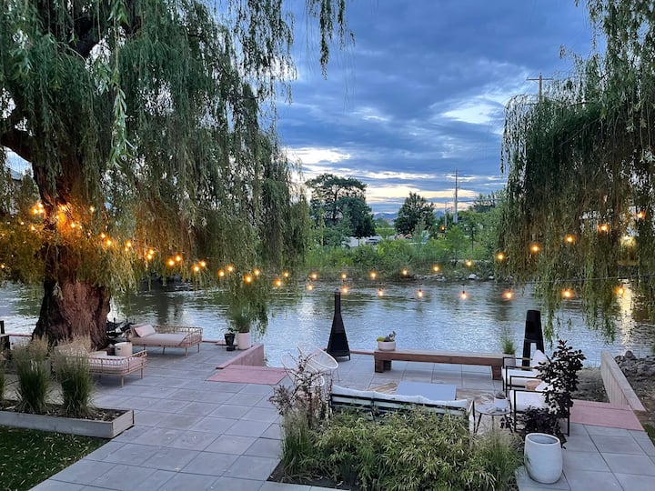 5 Star Beachside Guest Pad With Hot Tub - British Columbia