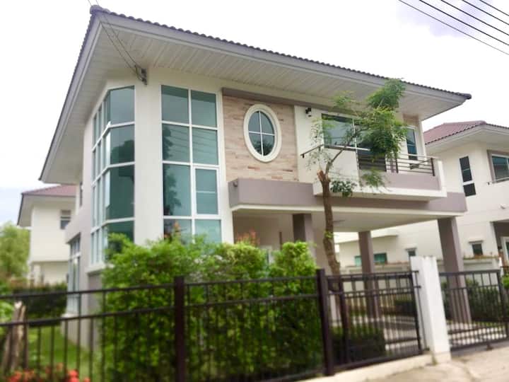 Big House, Sleep 6, Wifi, Parking And Gym In House - Mae Rim District