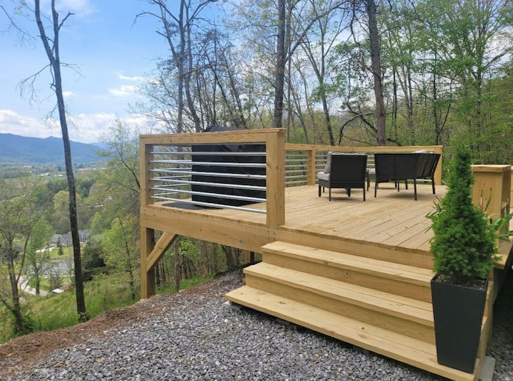 *The Eagles Nest Tiny Home* - North Carolina