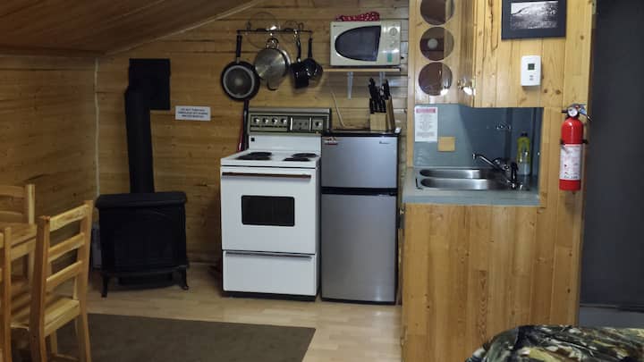 Cozy Log Cabin - Blairmore