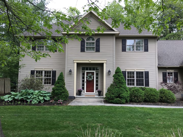 Make Yourself At Home In Beautiful Saratoga - Corinth, NY