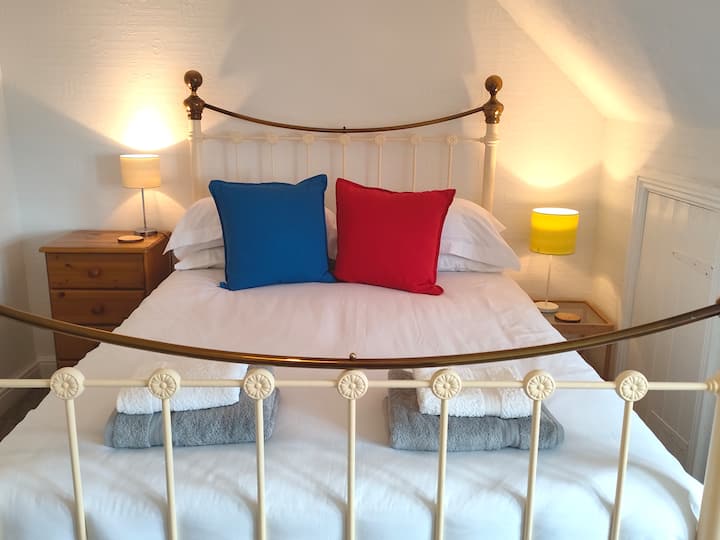 Cosy Harrogate Attic - Double + Bathroom - Harrogate