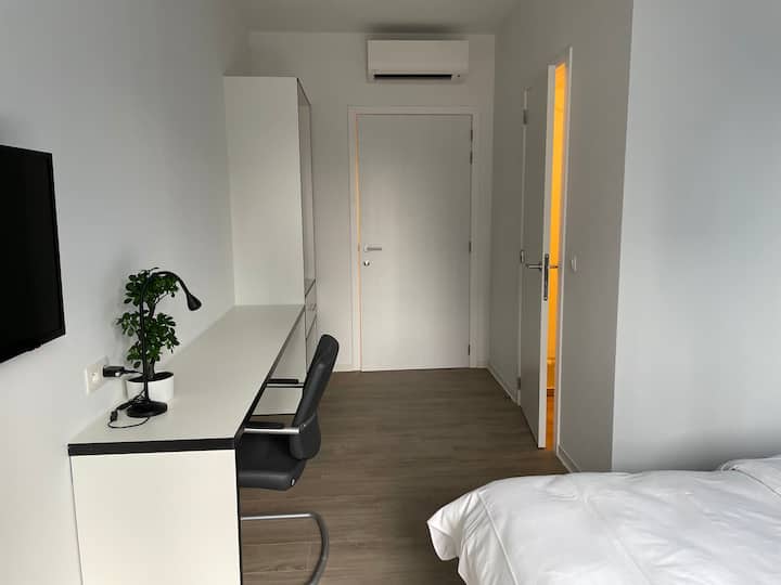 Bx2 - Room Next To Brussels North Station - Brussels