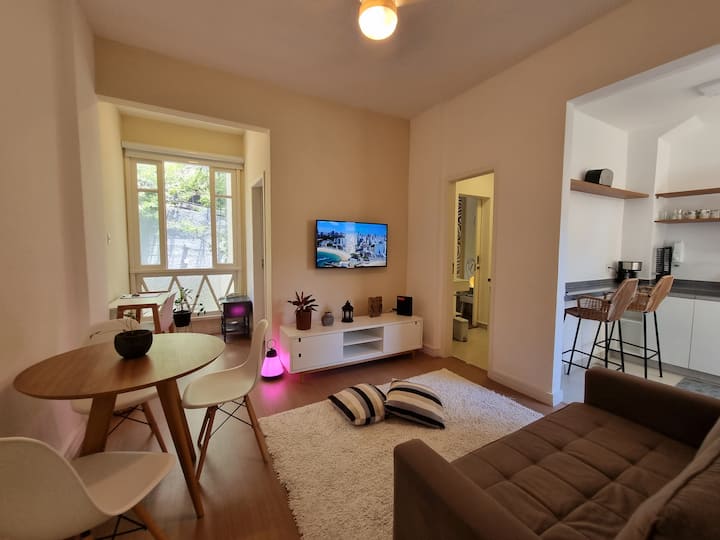 Bossa De Botafogo | Apê Lindo E Versátil Com Suíte - Copacabana