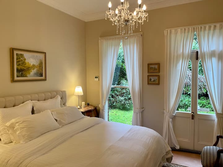 French Garden King Suite - Blackheath, NSW, Australia