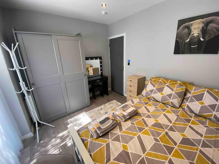 2 Br Flat Seconds To Tube St (With Private Garden) - London, UK