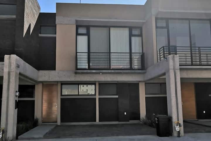 Excelente Casa Cerca De Zona Industrial - San Luis Potosí