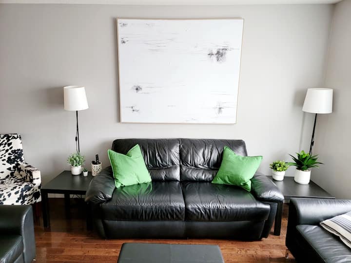 Spacious Gem Near Rcmp. Walk To Stadium! - Saskatchewan