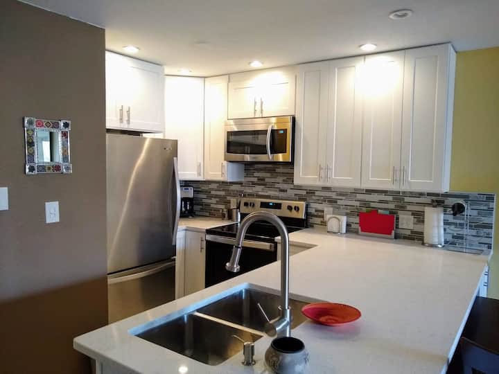 Recently Remodeled 2 Bedroom Condo With Pool - Boulder, CO