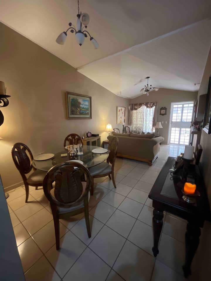#I 1 Habitación Con 1 Cama Queen Y 1 Sofá Cama - Tegucigalpa
