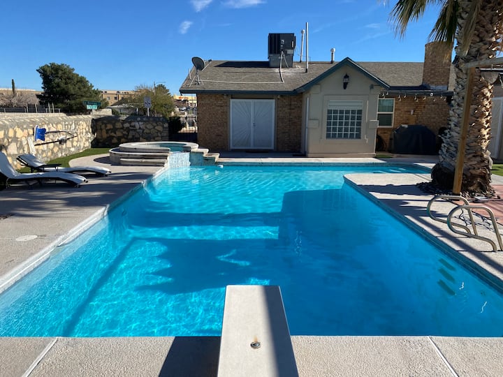 Stylish & Fun With A Pool & Jacuzzi - Ciudad Juárez