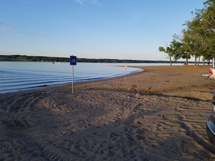 1 Bed Private Suite Close To Beach - Regina Beach