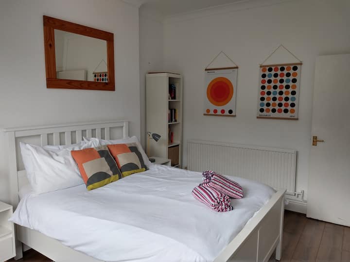 Great Flat - A Quick Walk Through The Park To City - Cardiff