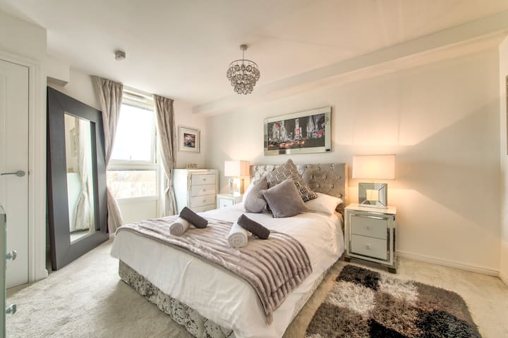 Luxury Balcony 3 Bed Flat In Centre With Parking - Édimbourg