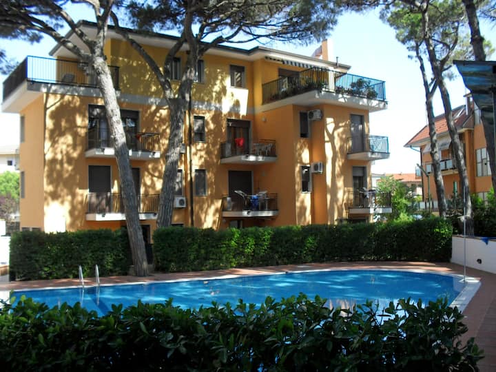 Elite Three-room Apartment With Swimming Pool, Sun Beds And Playground - Eraclea Mare