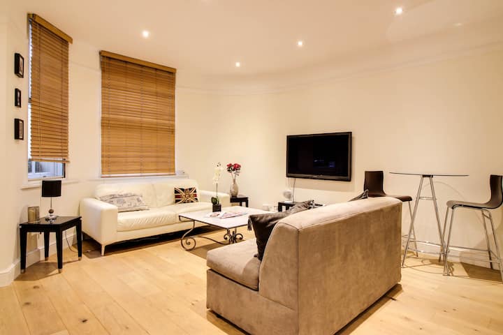Sleek South Kensington Space - Chelsea