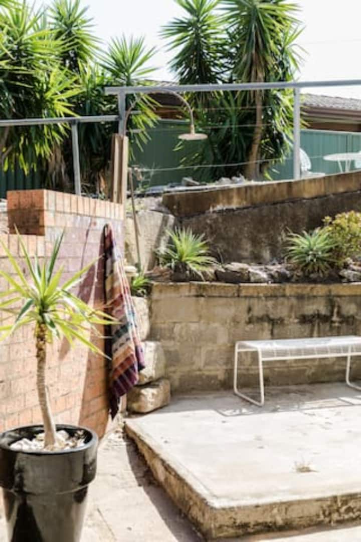 4 Bed Mid-century Creative Oasis With Ocean Views - Cronulla