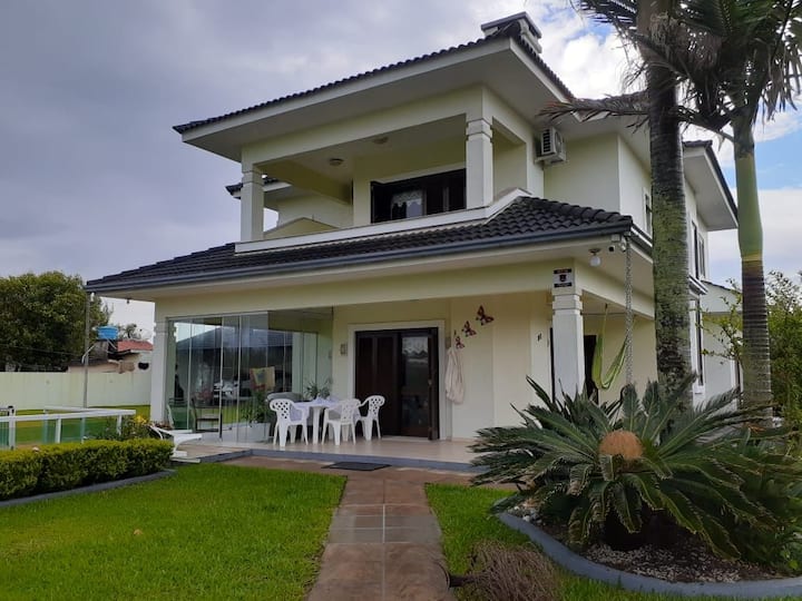 Excelente Casa Com Quiosque E Piscina Em Curumim - Arroio do Sal