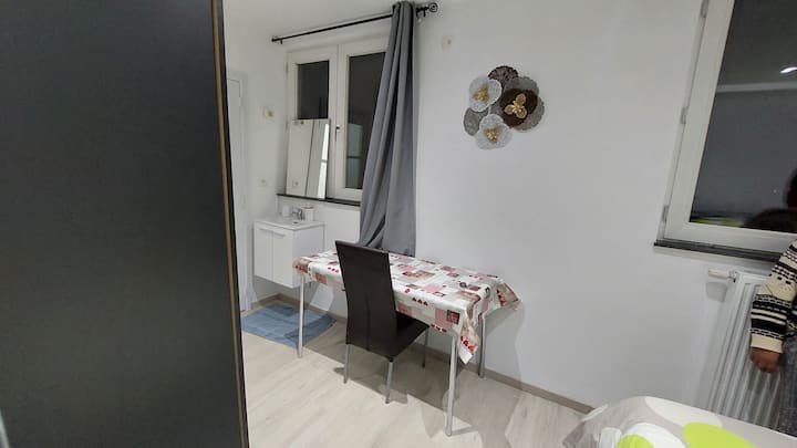 Chambre Privée Climatisée
Parking Gratuit - Liège