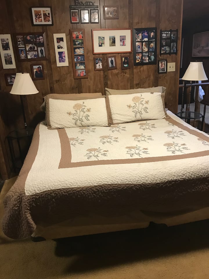 Charming Home Lot Of Fresh Air, Oak Trees & Quiet. - Pearland, TX