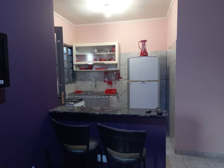 Casa Pequena,
Garagem, Ar Cond.  Asfalto. - Campo Grande