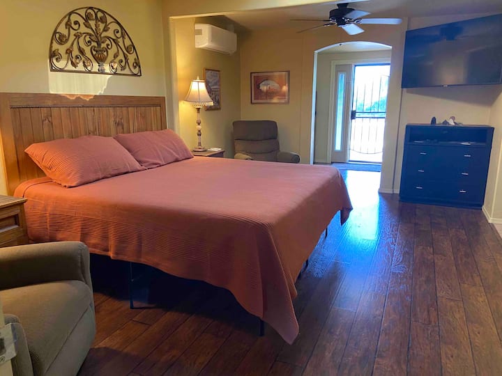 Cold Ac, Fast Wifi, No Cleaning Fee! - Tucson, AZ