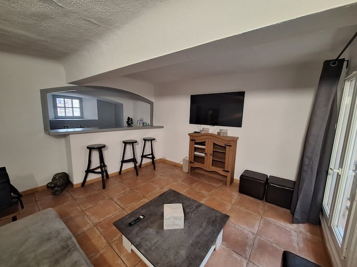 Nice 38 M2 Apartment In The City Center - Aix-en-Provence