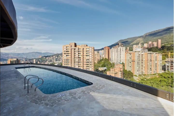 A Touch Of Pure Class - Just Stunning - Medellín
