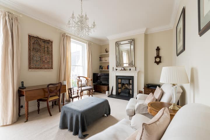 Georgian Townhouse In Famous Suffolks Area - Cheltenham