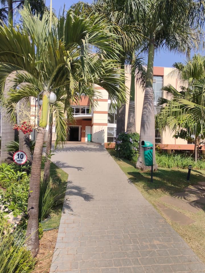 Apartamento Charmoso Com Garagem Coberta - Brasília