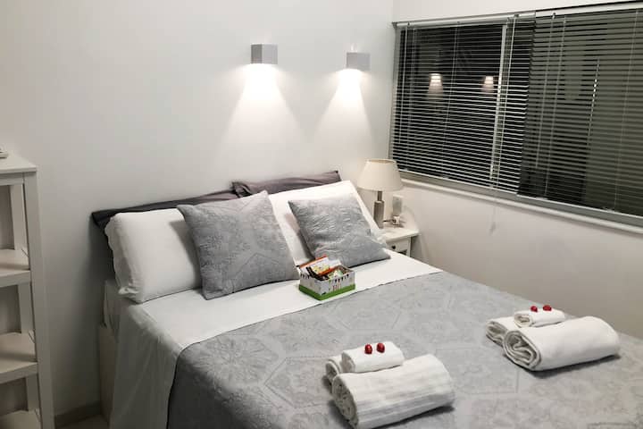 White Room | Enjoy Naples, The Cleanest Way - Naples