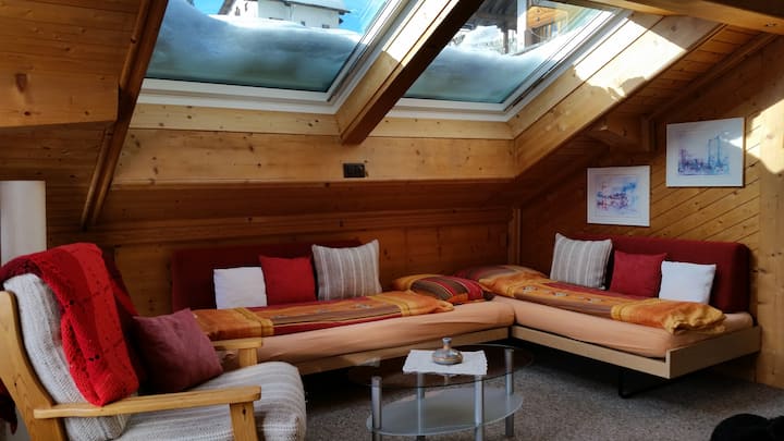 Sonnige 2 1/2 Zimmer Dachwohnung Mit Dachfenster - Obersaxen