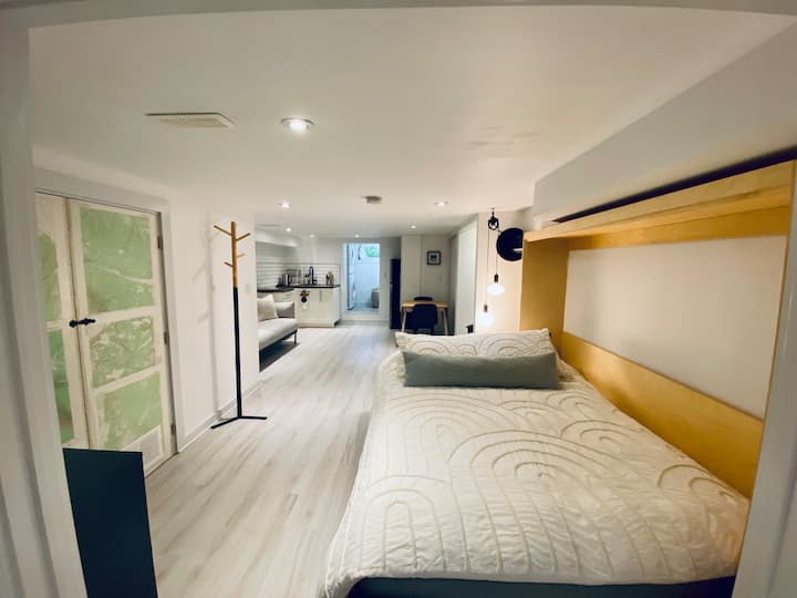 Cozy & Bright Private Suite In Trinity Bellwoods - Toronto