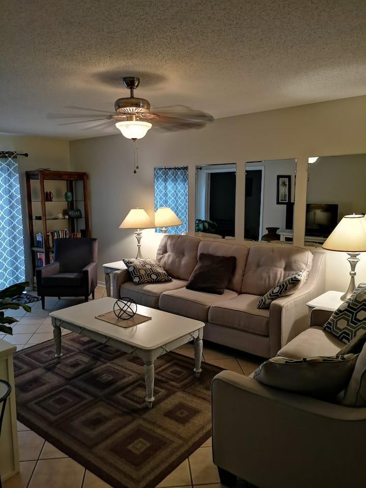 3 Bedroom Condo At The Beach! - Edgewater, FL