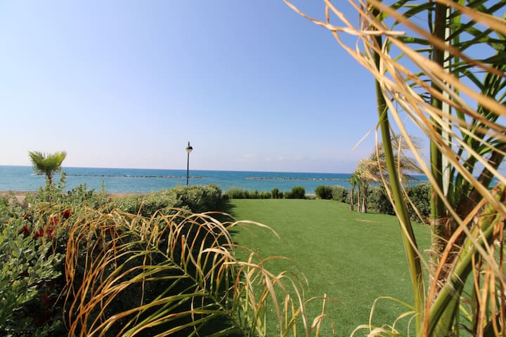 42 Beach Coast Apartment - Полис