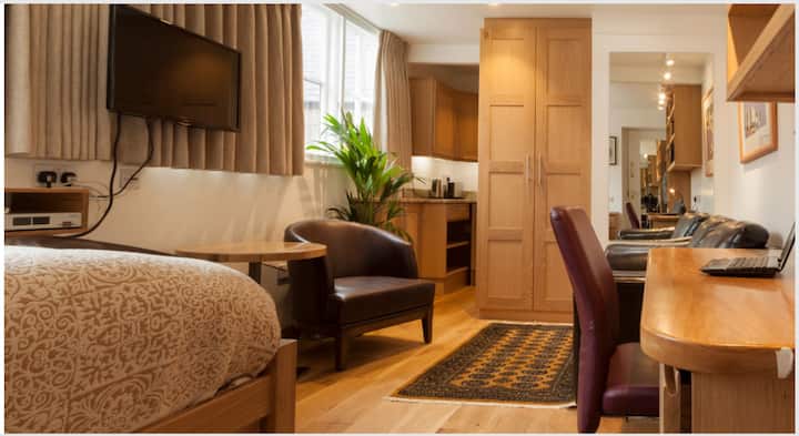 Luxurious Private Suite In Central London Gallery. - Bloomsbury