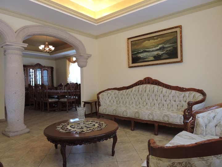 Amplia Residencia En Fraccionamiento Privado - Morelia